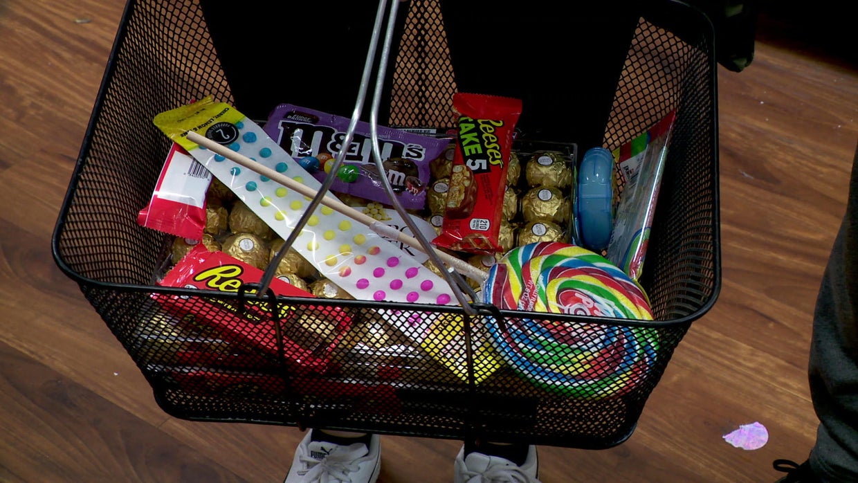 New York's sweetest shop: Selling candy since 1937 - CBS News