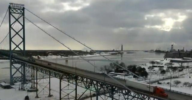 U.S.-Canada bridge reopens after police remove protesters - CBS News