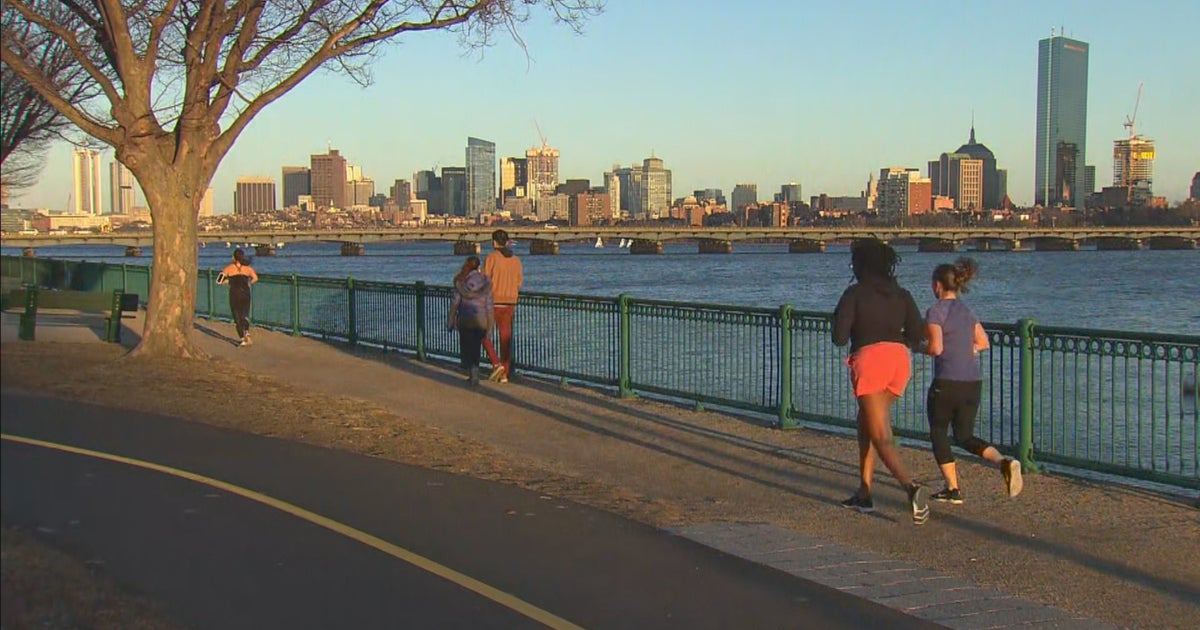 Record-Breaking Warmth Brings People Out To Play In Boston - CBS Boston
