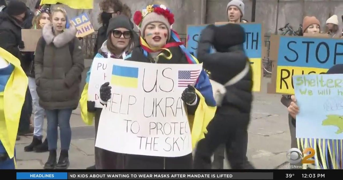 Supporters of Ukraine rally outside United Nations - CBS New York