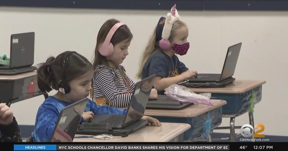 Long Island students react to lifting mask restrictions - CBS New York