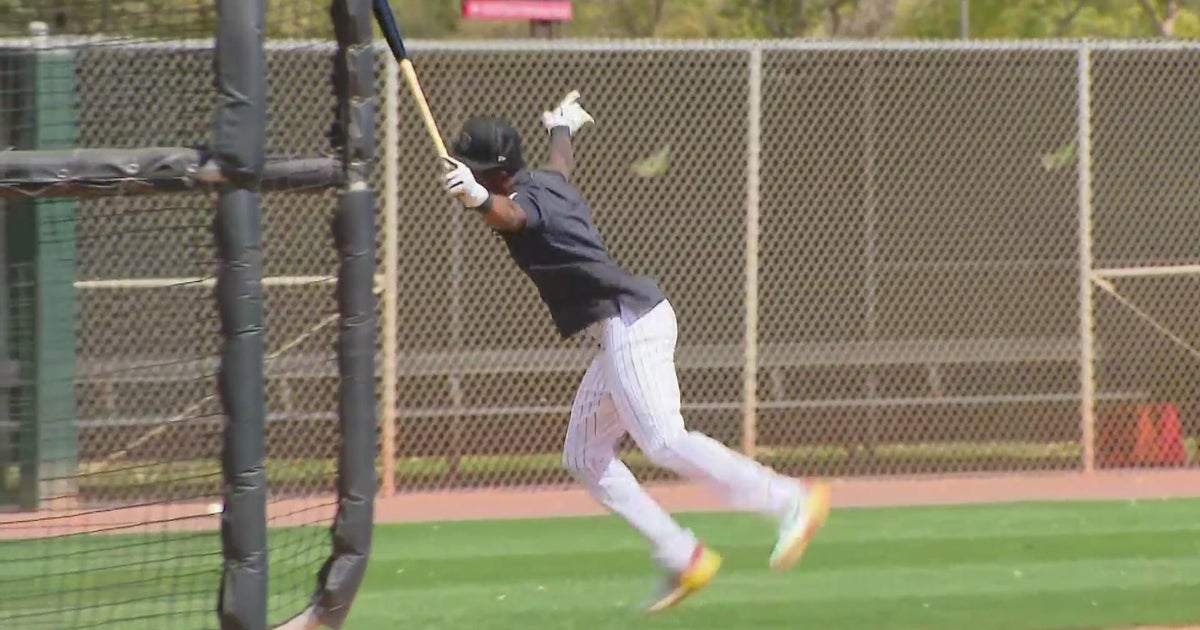 White Sox get in workout on mandatory Spring Training report day - CBS ...