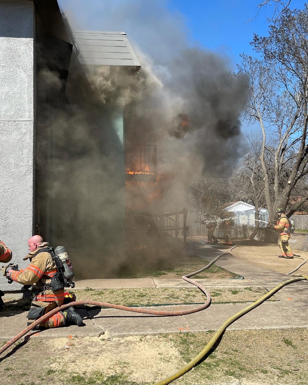 2 Injured In Irving Apartment Fire - CBS Texas