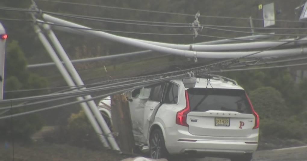 Police believe driver was trying avoid deer before crashing into ...