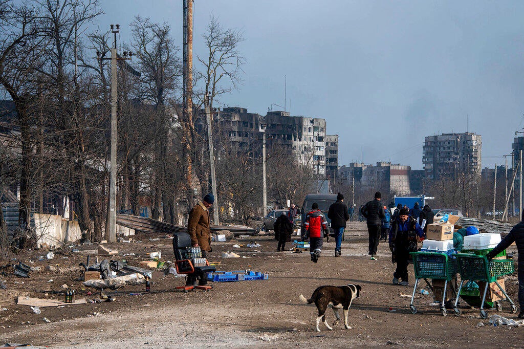 Russians push deeper into port city of Mariupol as locals plead for ...