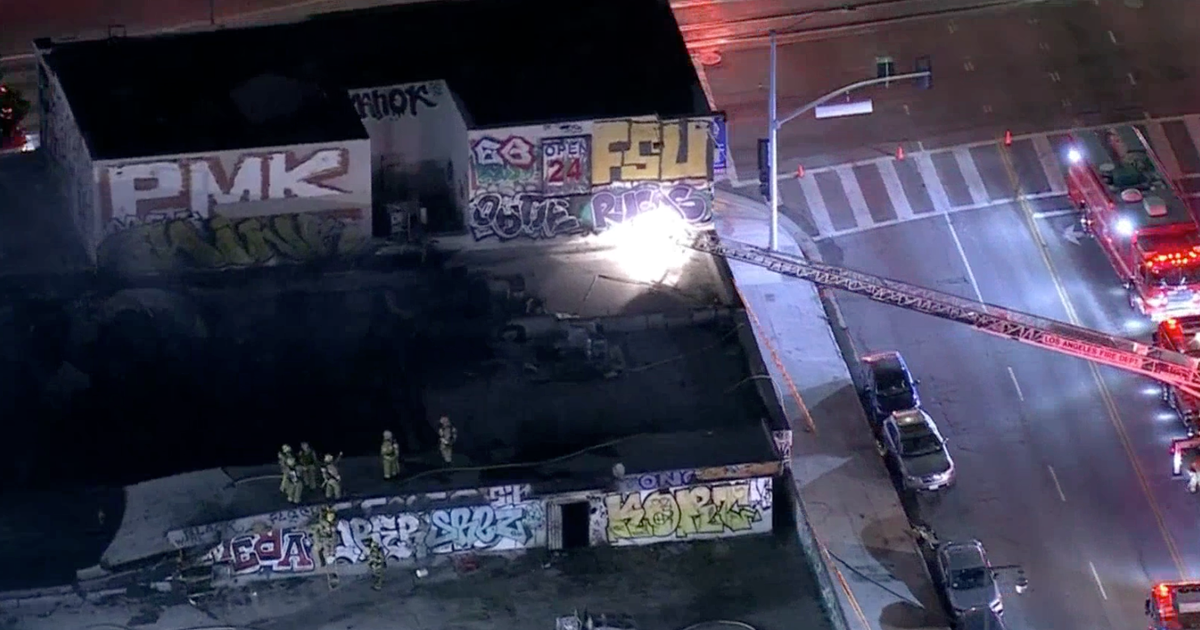 Fire at vacant two-Story building in DTLA quickly contained by LAFD ...
