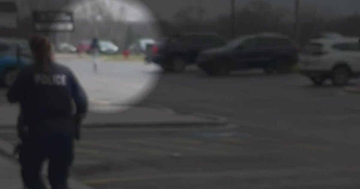 Suspected shooter dies after shootout with police at Oak Forest grocery ...