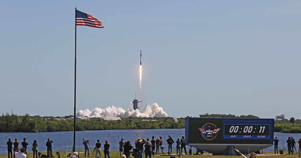 SpaceX sends 4 people to International Space Station in first ever ...