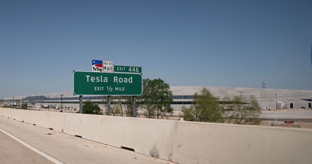 Tesla Opens New Texas 'Gigafactory' With Massive Invitation-Only Party ...