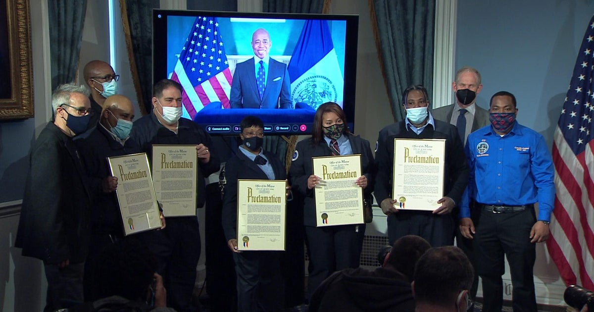 NYC honors transit heroes who helped save lives during Brooklyn subway ...