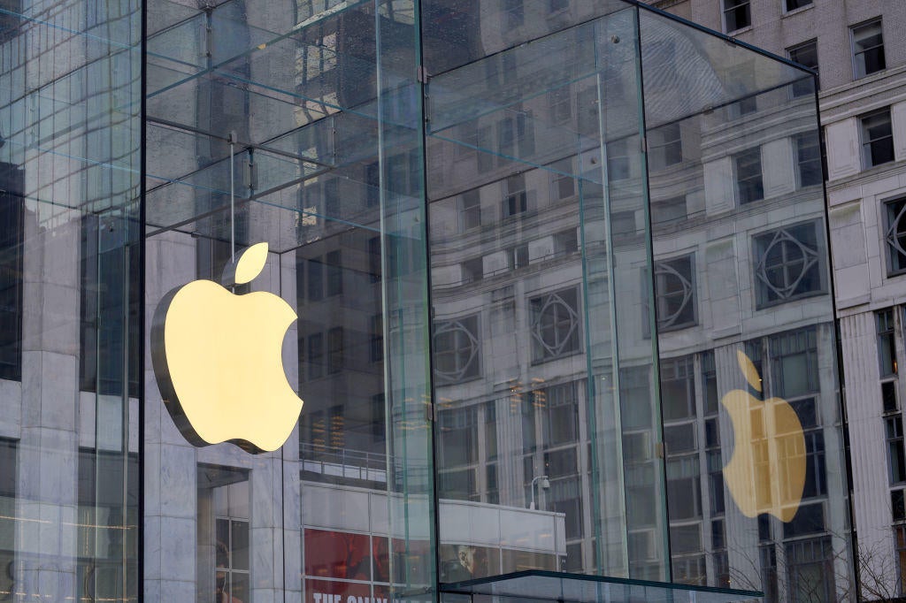 Atlanta Apple store becomes first to file for union election - CBS News
