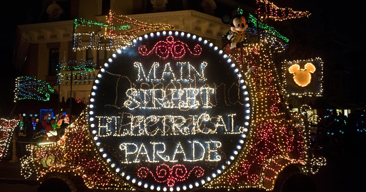 Main Street Electrical Parade returns at Disneyland for 50th ...