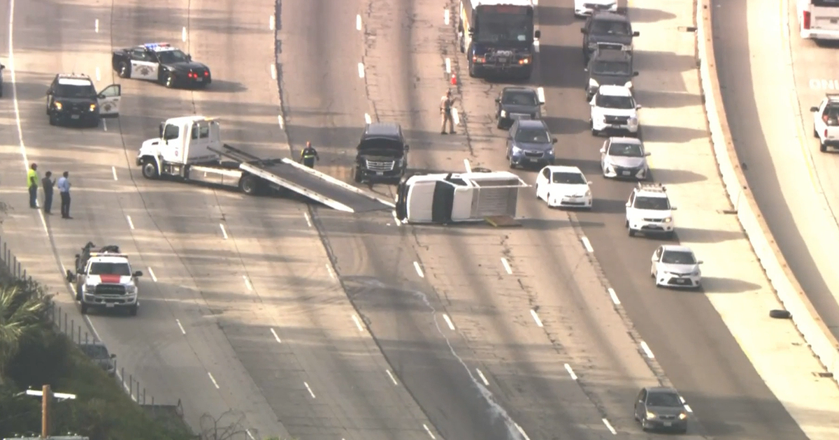 Multi-vehicle crash snarls traffic on northbound 405 Freeway in ...