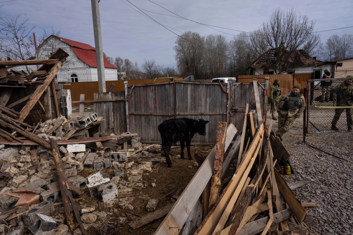 How Russia is using hunger as a weapon in Ukraine - CBS News