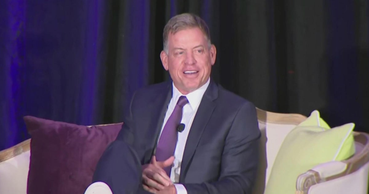 Troy Aikman delivers championship performance in the community - CBS Texas