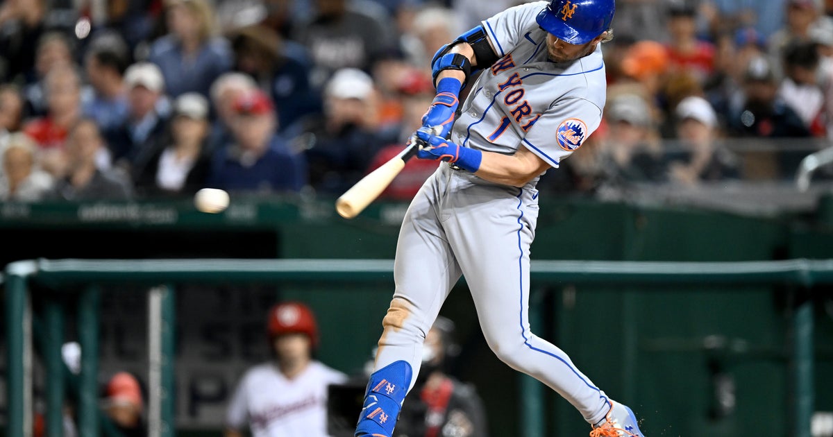 Rats! With critter in grass, NL East-best Mets beat Nats - CBS New York