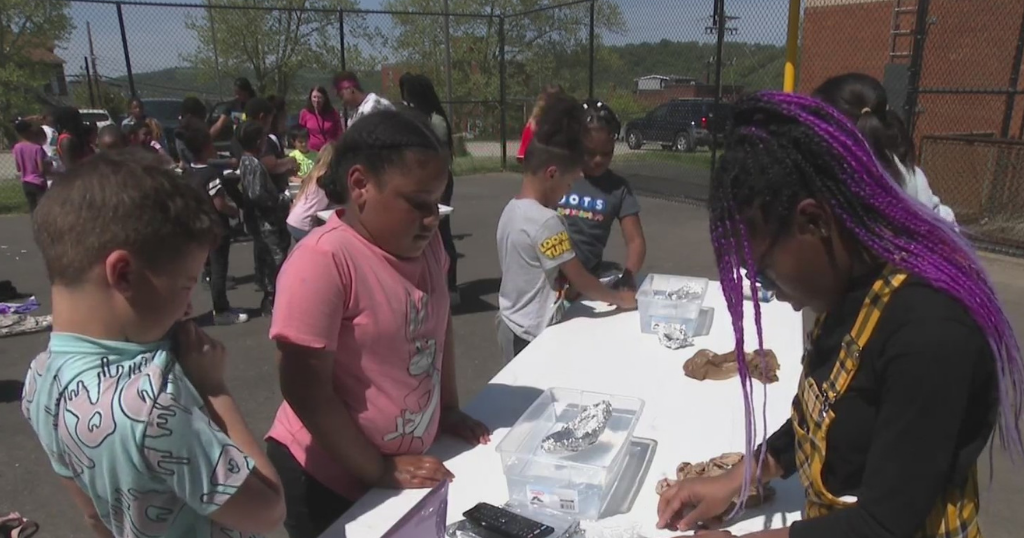 Kidsburgh: 10,000 kids learn in simultaneous STEM challenge - CBS Pittsburgh