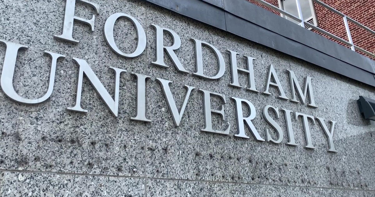 Students, staffers and parents protest Fordham University COVID vaccine ...