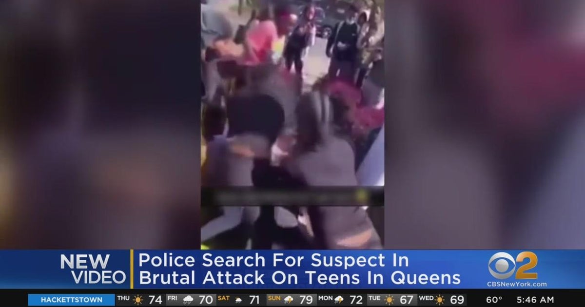 Group seen beating teens in Queens - CBS New York