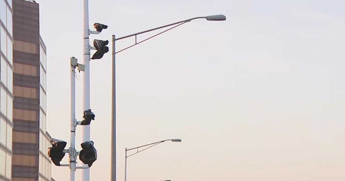IDOT orders Oakbrook Terrace to turn off red light cameras - CBS Chicago