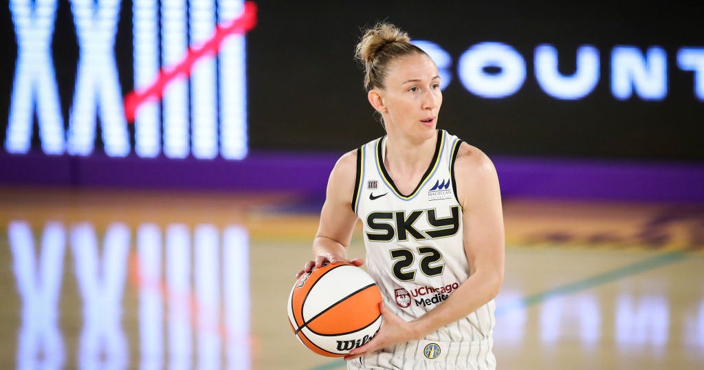 Courtney Vandersloot Helps Sky Hold Off Lynx 82-78 - CBS Minnesota