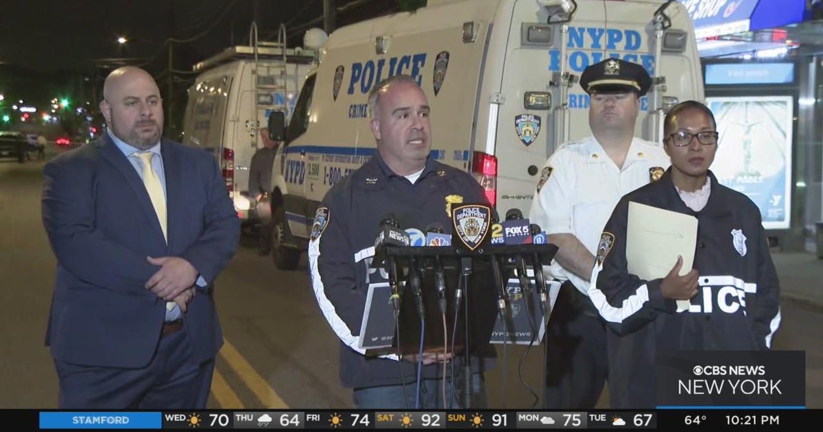 NYPD provides update after EMT shot on Staten Island - CBS New York