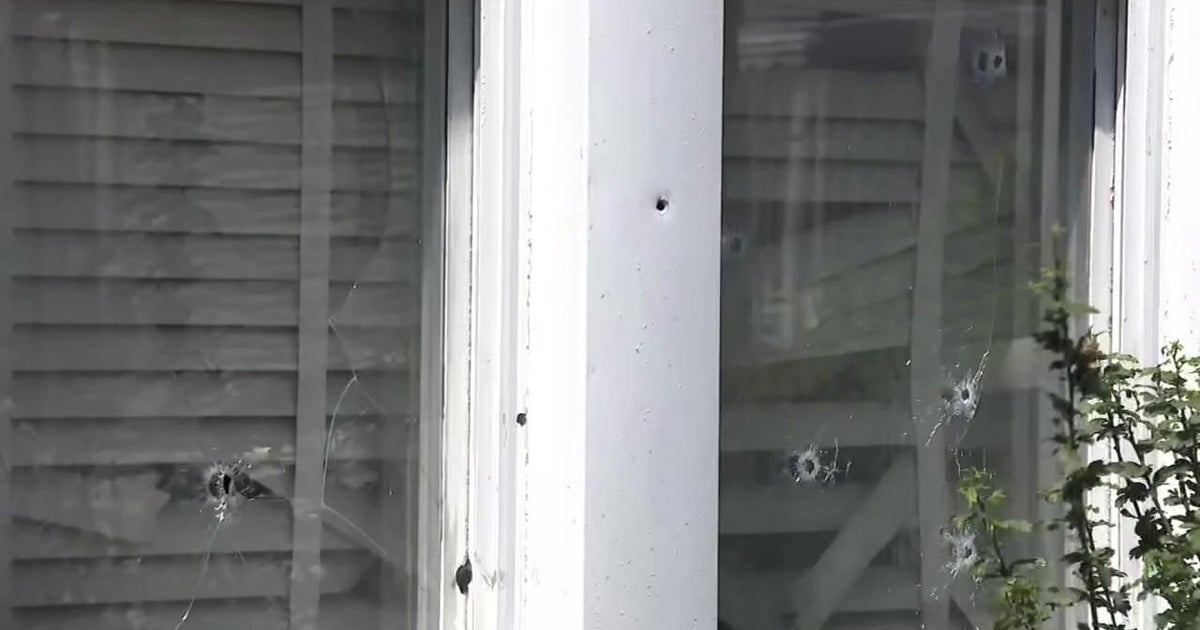 72-year-old woman shot by bullet sitting in her Queens home - CBS New York