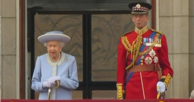 Thousands celebrate Queen Elizabeth II's Platinum Jubilee; Queen seeks ...