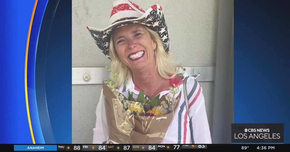 Show of support for beloved Newport Beach teacher - CBS Los Angeles