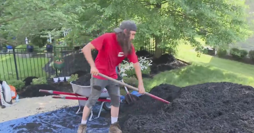 'Try to keep cool out here:' Outdoor workers brace for a hot and humid ...