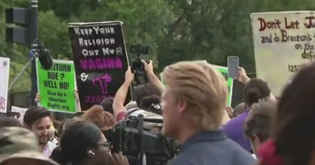 Law professor Geoffrey Stone analyzes overturn of Roe v. Wade - CBS Chicago