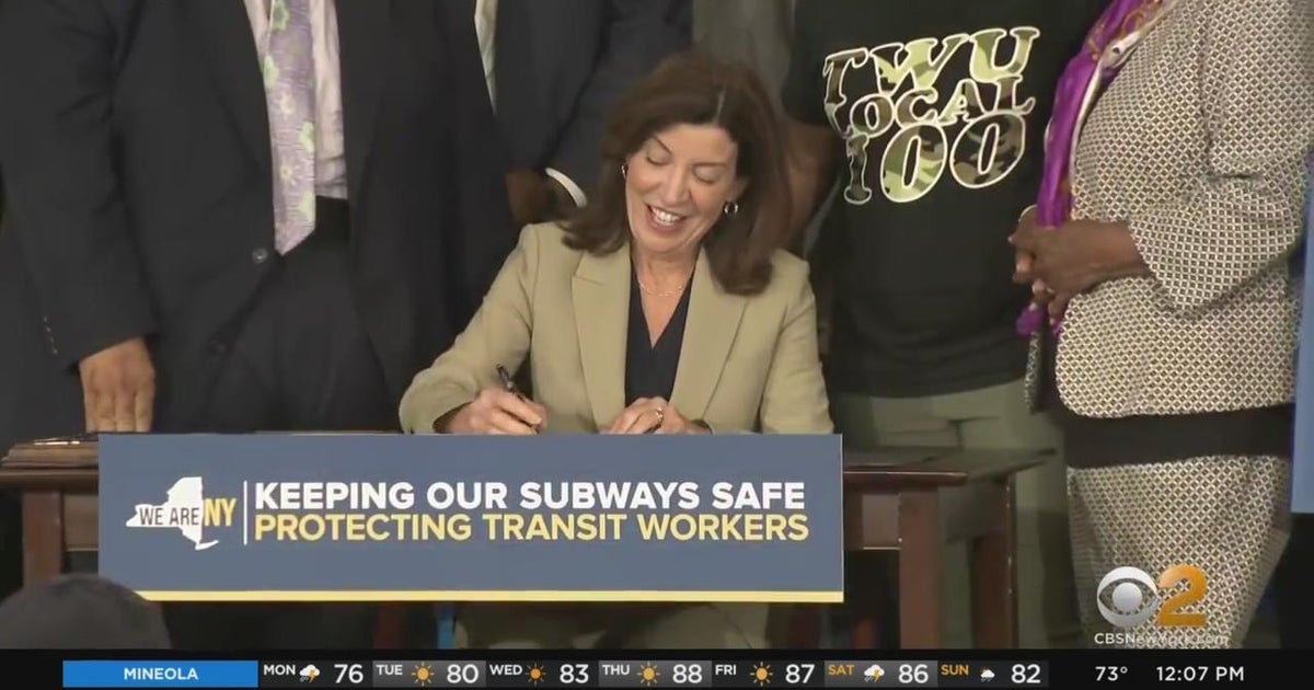 Gov. Hochul signs bill making assaulting transit workers 2nd-degree ...