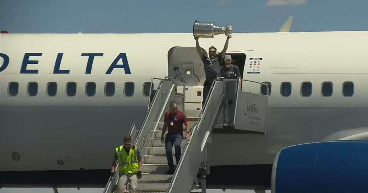 Avs arrive home with Stanley Cup - CBS Colorado
