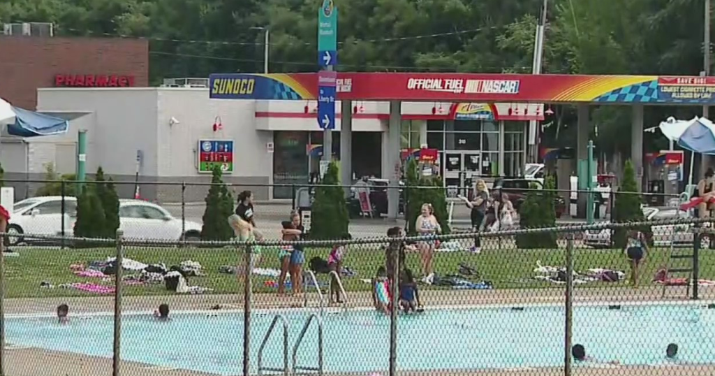 North Side's Sue Murray Pool reopens - CBS Pittsburgh