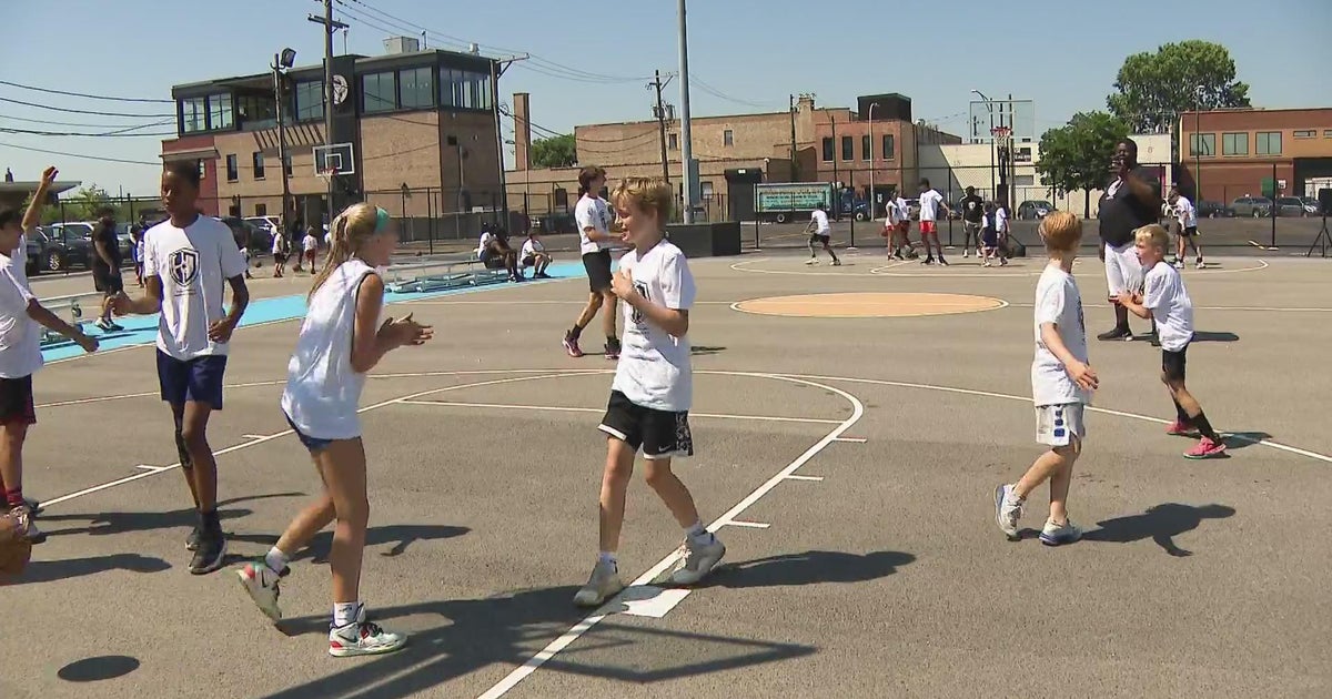 Hoopademix basketball camp providing skills on and off the court - CBS ...