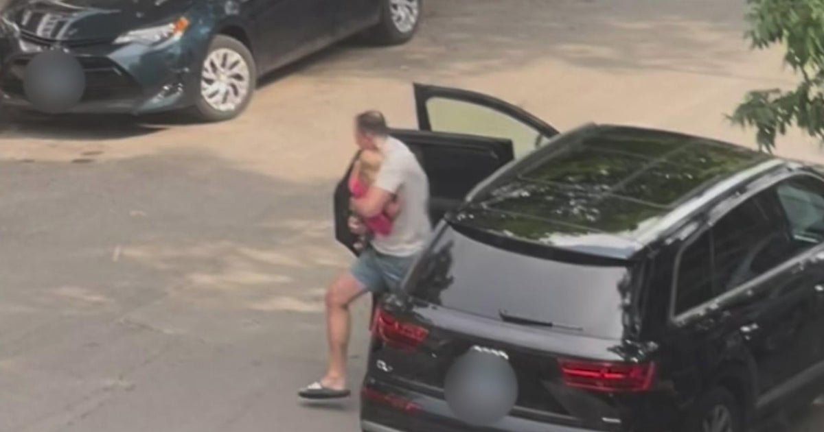 Chicago man had to run away with his child during carjacking in ...