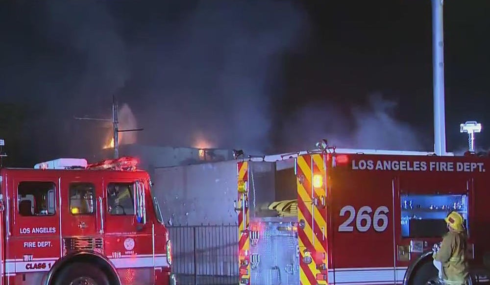Dozens of firefighters battle blaze at vacant South Los Angeles building - CBS Los Angeles