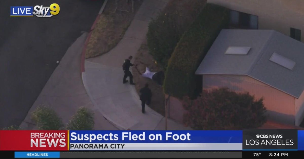 LAPD arrest pursuit suspect outside of home - CBS Los Angeles
