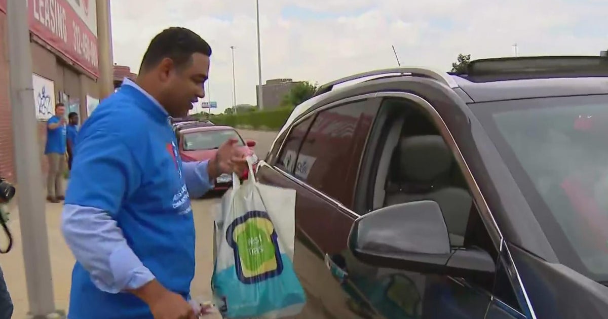 Drive-up food pantry helping residents living in South Side food desert ...