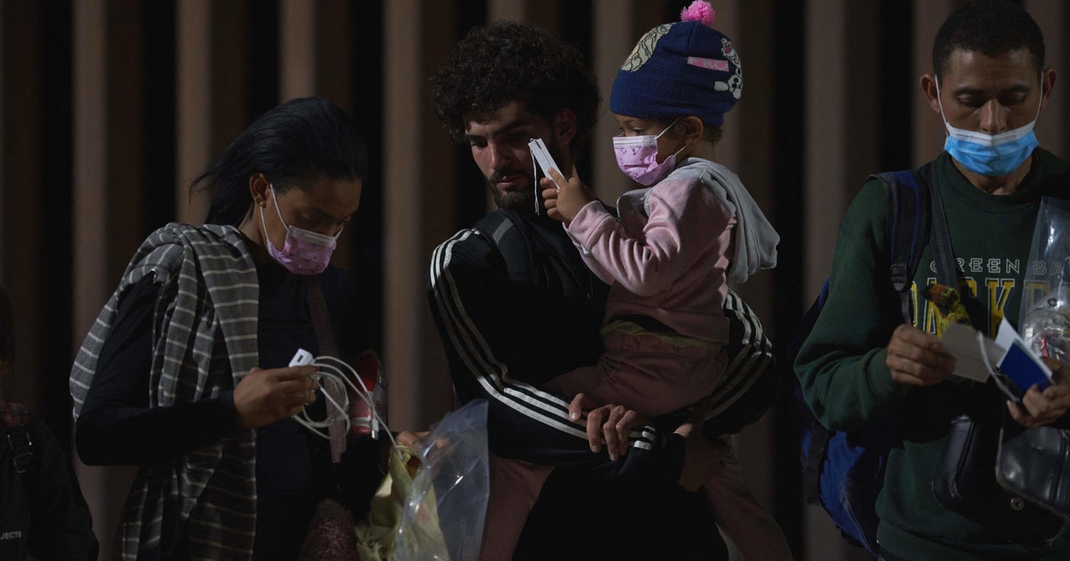 ICE issues policy to protect parental rights of immigrant detainees ...