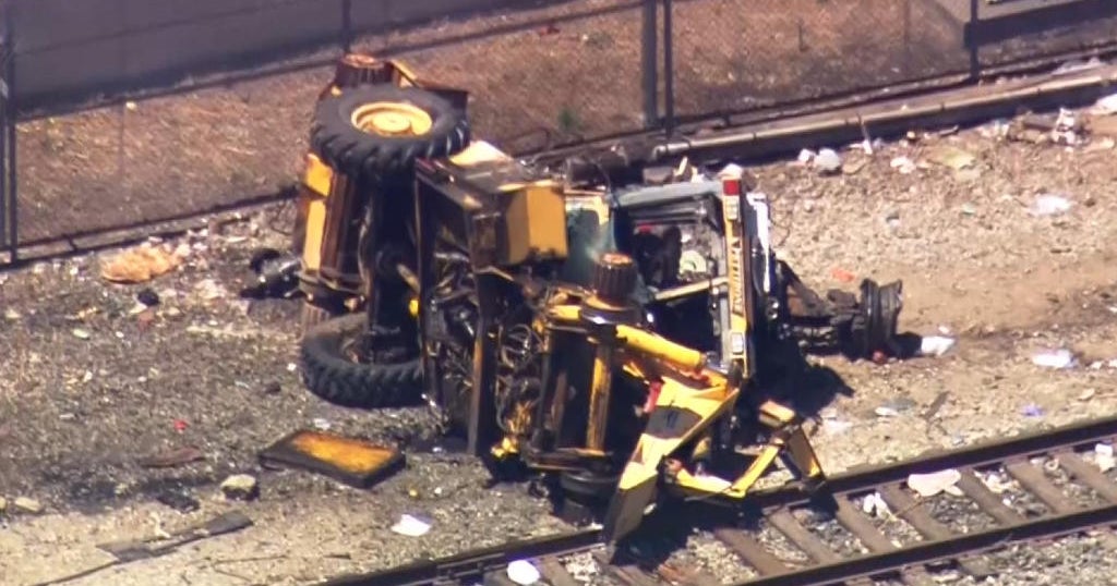 2 injured in Amtrak train collision with excavator in East Oakland ...