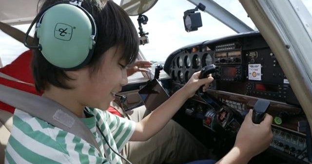 Pilot helps Steve Hartman's nephew's dream take flight - CBS News