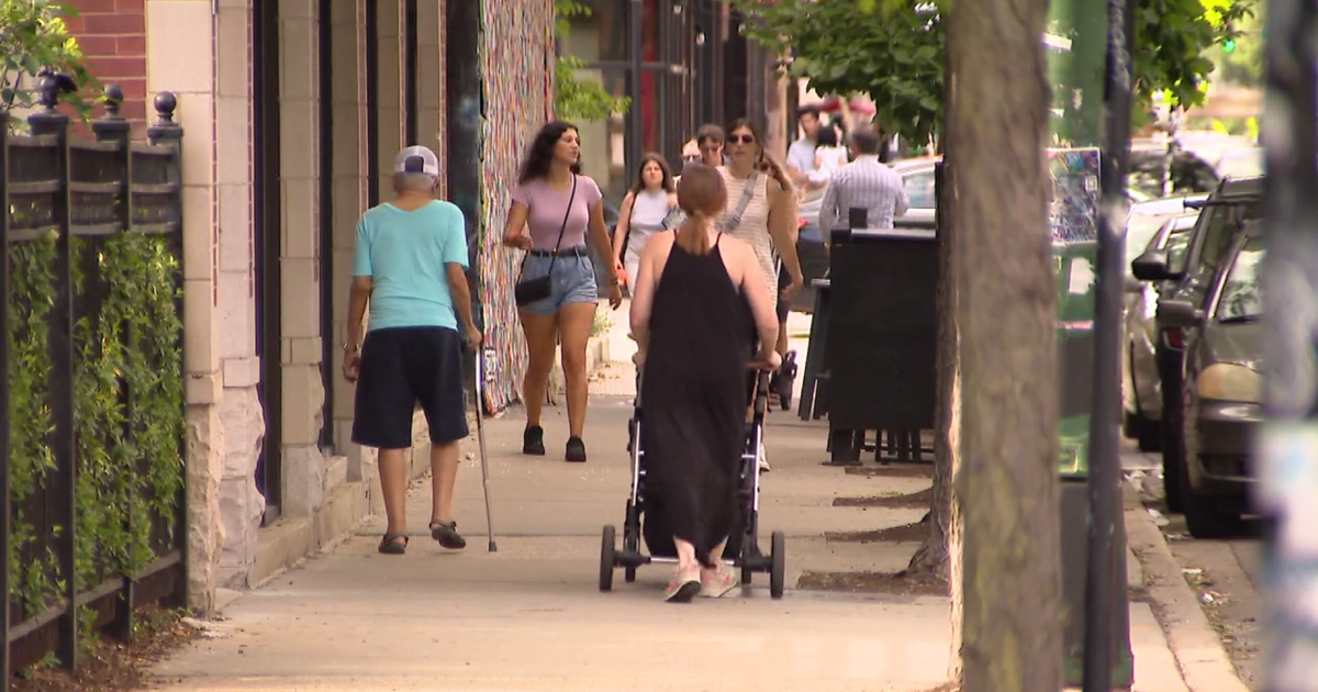 Man has been chasing women, exposing himself in Wicker Park, Ukrainian ...