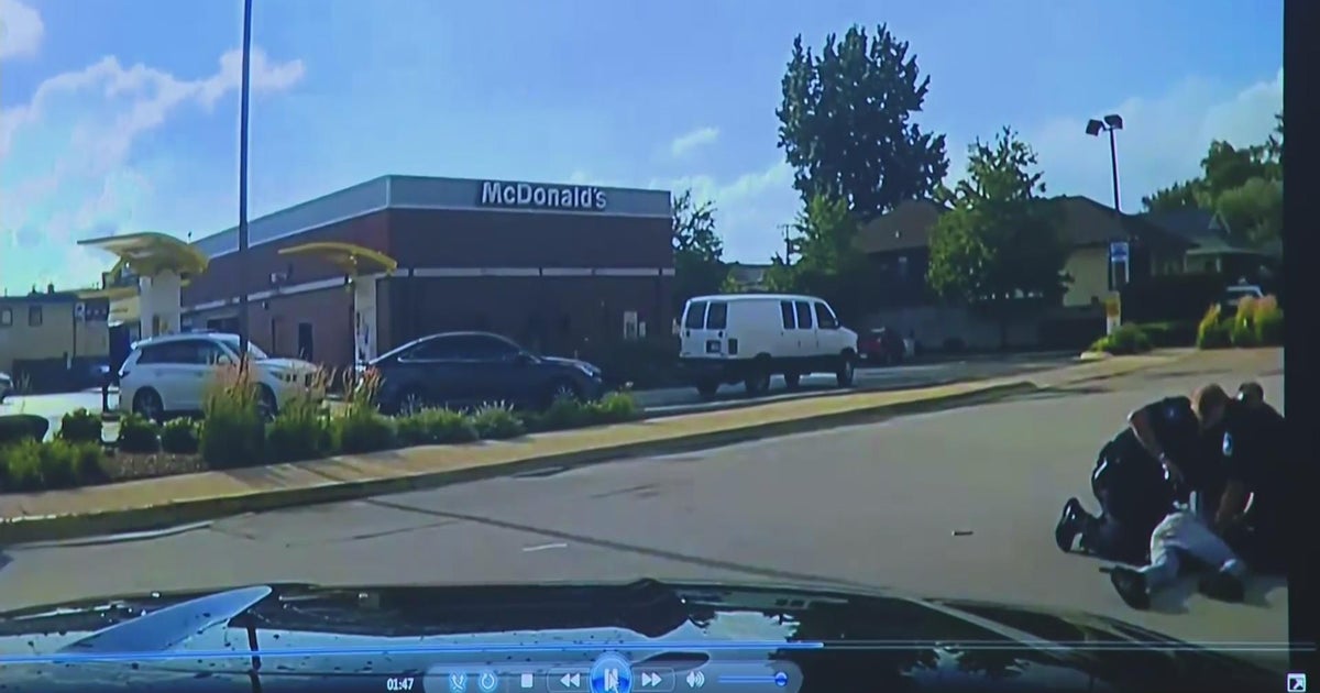 Oak Lawn police stand by officers shown on video striking teen - CBS ...