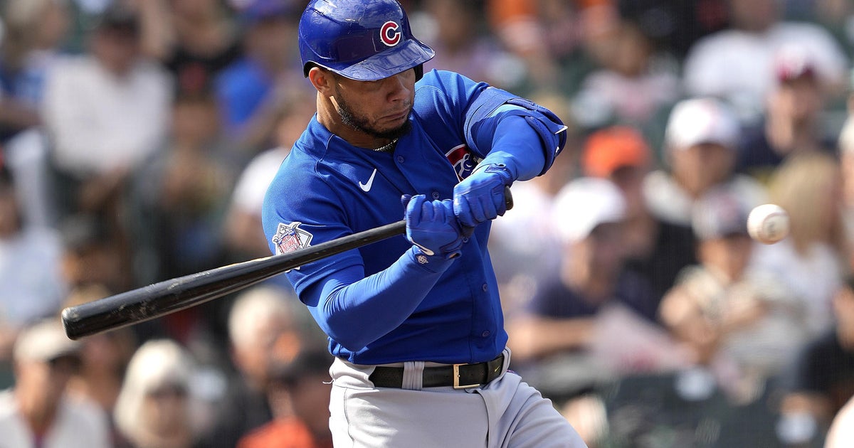 Willson Contreras gets hugs after likely last game with Cubs Sunday ...