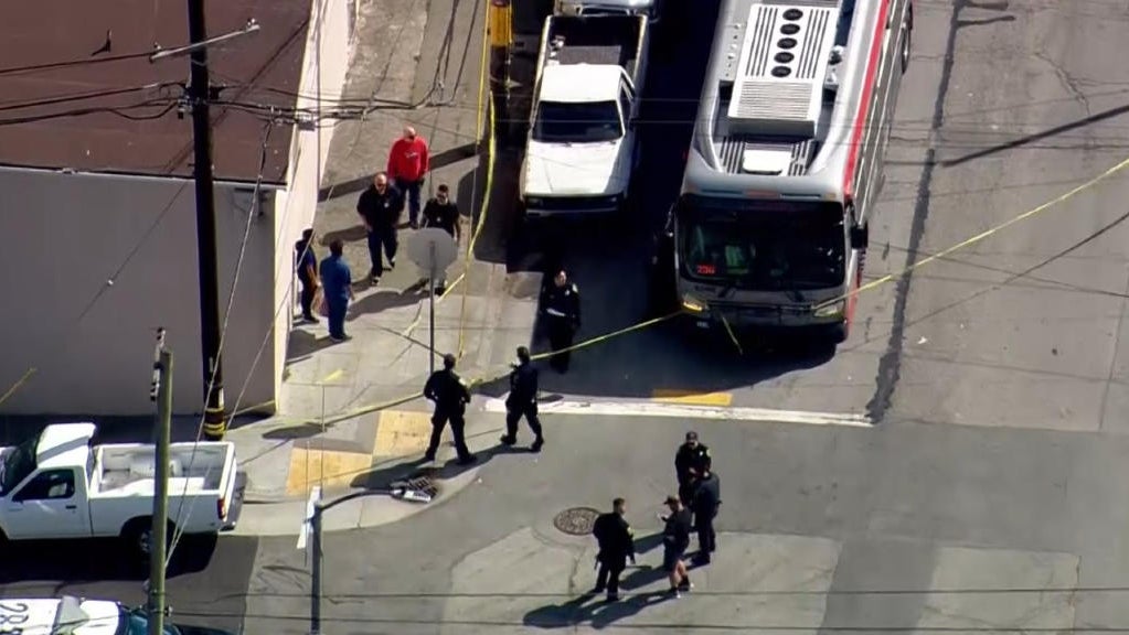 San Francisco Muni bus shooting leaves 1 dead, 1 injured - CBS San ...