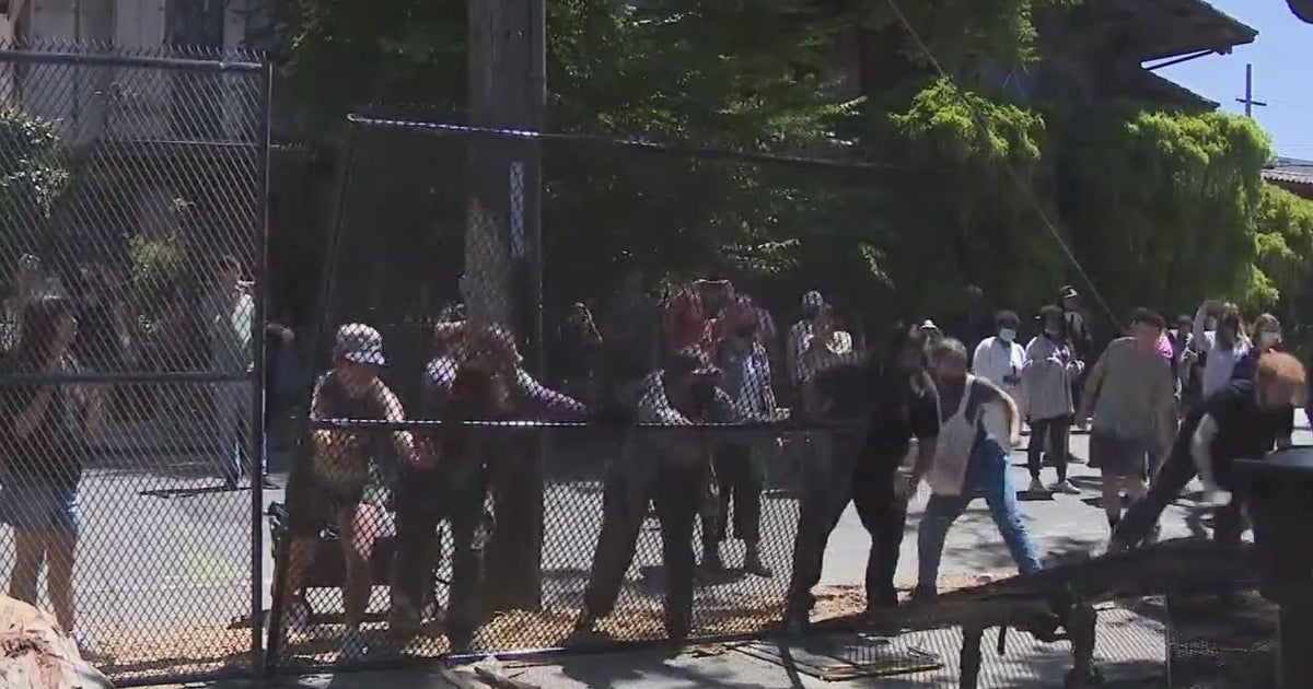 Berkeley protesters stop construction in People's Park - CBS San Francisco
