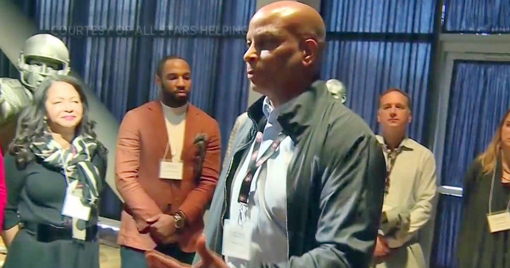 49ers great Ronnie Lott leverages fame to fight poverty - CBS San Francisco