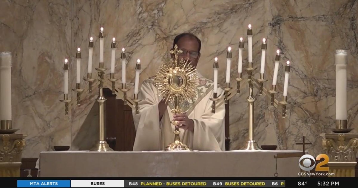 Massive milestone for 200th anniversary of St. James Parish - CBS New York