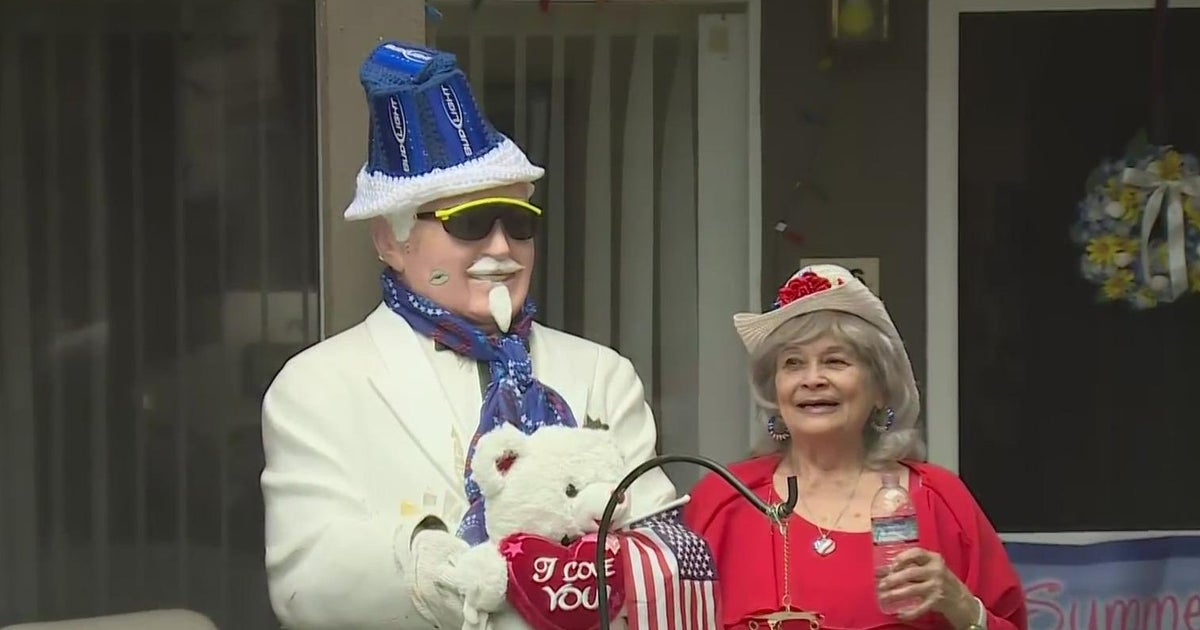 Life-size Colonel Sanders statue stolen from 92-year-old woman - CBS ...